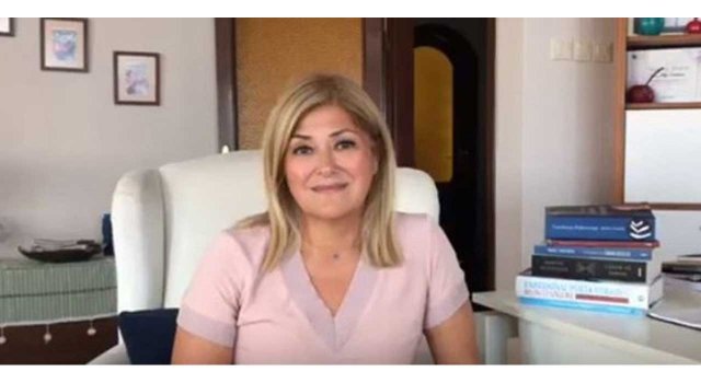 Cüneyt Arkın'ın kızı Filiz Canlı kimdir, kaç yaşında, nereli? - Mavi Kadın Cüneyt Arkın'ın kızı Filiz Canlı kimdir, kaç yaşında, nereli? - Mavi Kadın